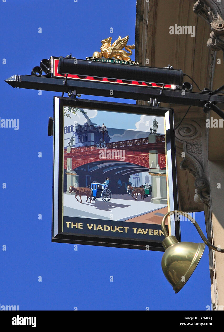 The Viaduct Tavern, Newgate Street Stock Photo - Alamy