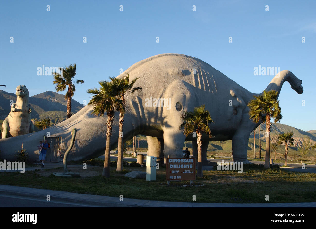 Cabazon dinosaurs palm springs hi-res stock photography and images - Alamy