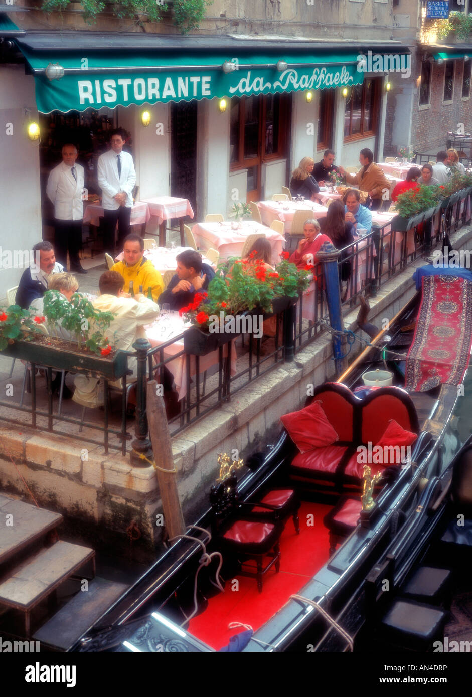 Italian waiters italy restaurant hi-res stock photography and images ...