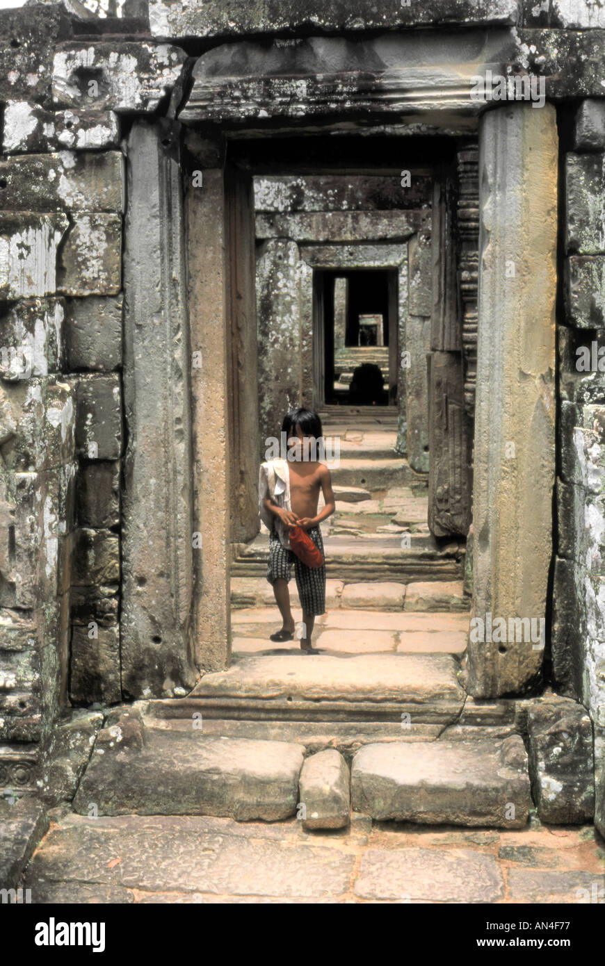 Male silhouette angkor wat hi-res stock photography and images - Alamy
