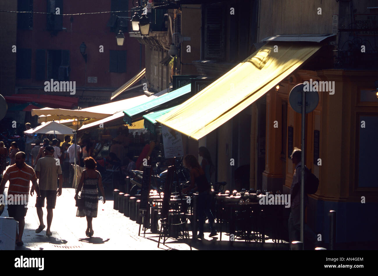 Shop silhouette hi-res stock photography and images - Alamy