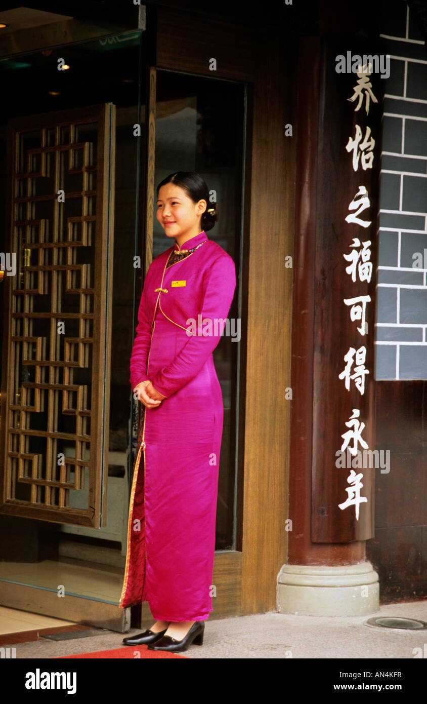 Waitress outside restaurant in Qintai road,Chengdu,Sichuan,China Stock ...