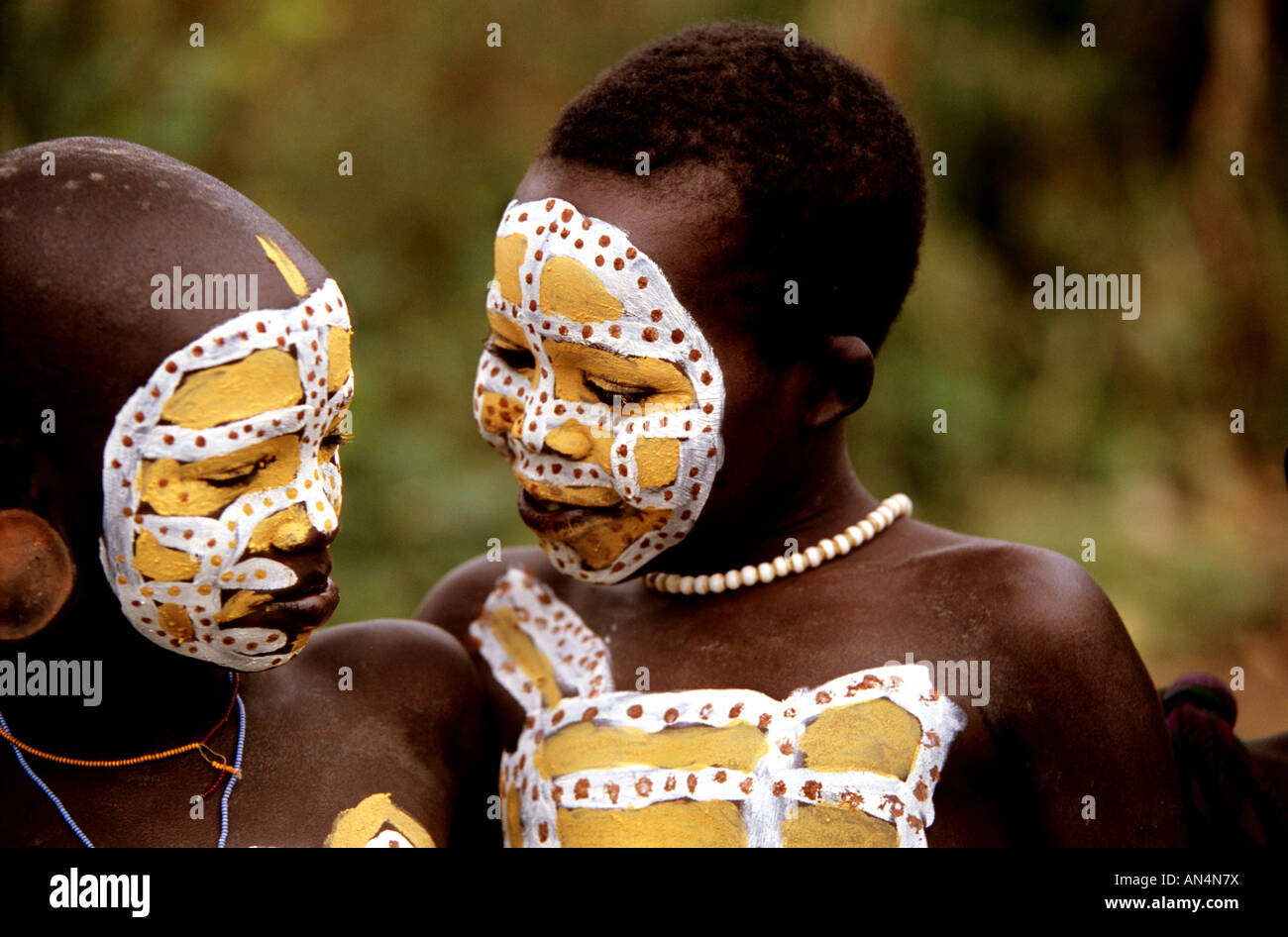 Suri tribe hi-res stock photography and images - Alamy