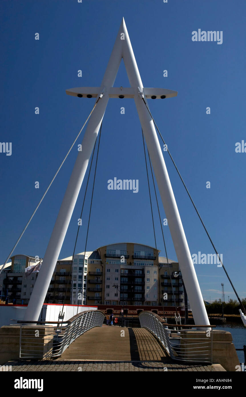 Bridge over entrance to Scotts Harbour Cardiff Bay South Wales Stock ...