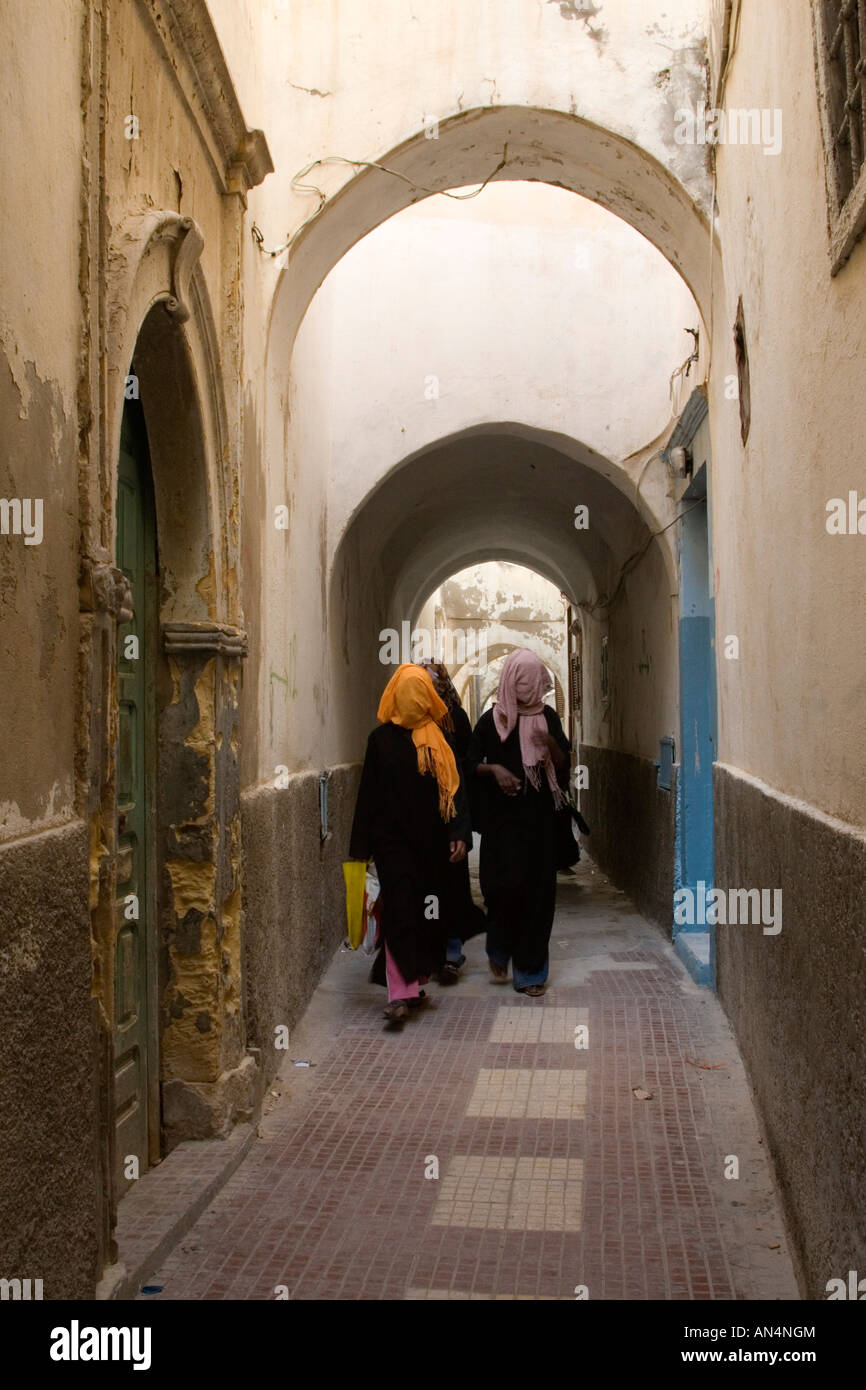 Tripoli libya street scene women hi-res stock photography and images ...