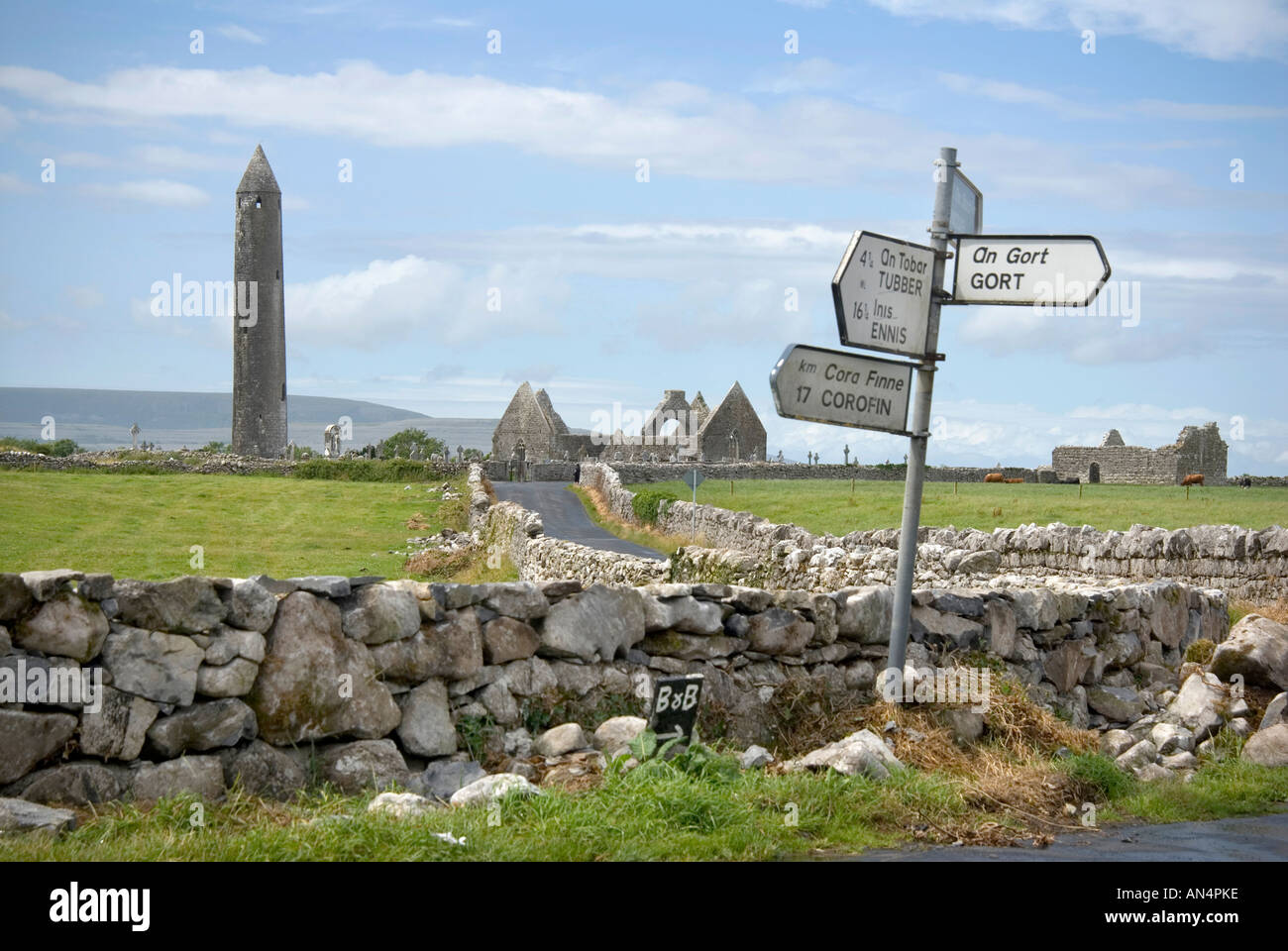 Co clare ruins hi-res stock photography and images - Alamy