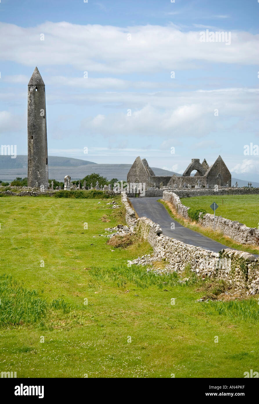 Kilmacduagh round tower hi-res stock photography and images - Alamy