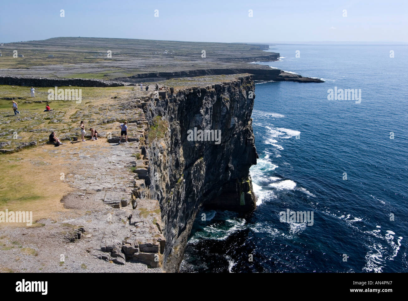 Ancient fort inishmore hi-res stock photography and images - Alamy