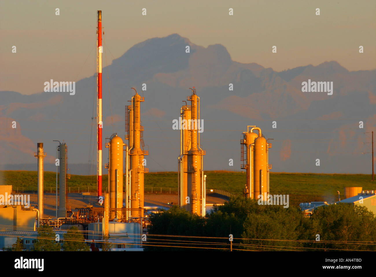Natural gas plant canada hi-res stock photography and images - Alamy