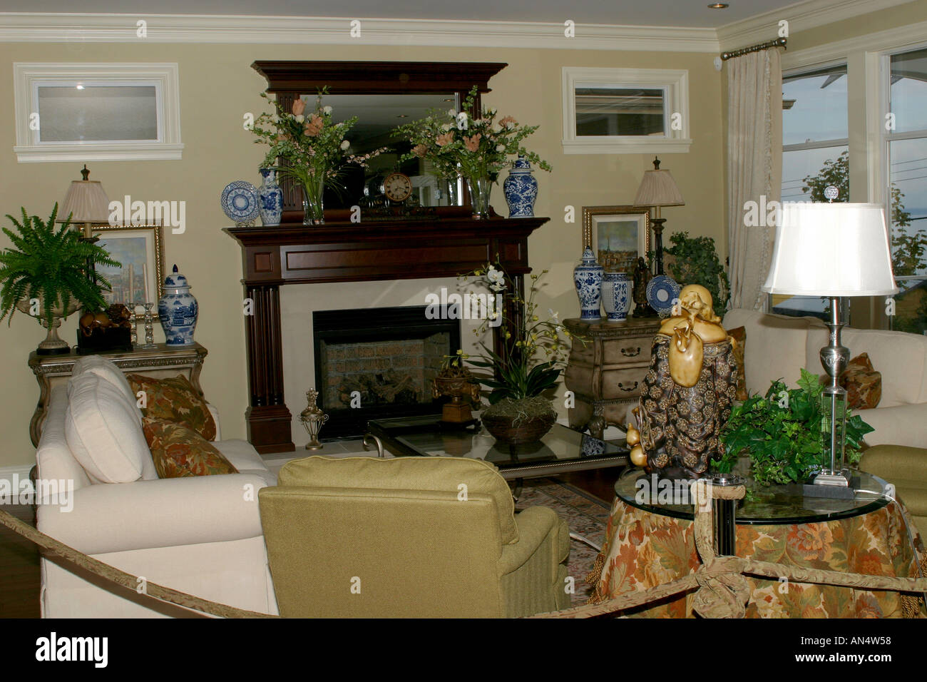 LARGE HOME: INTERIOR FURNITURE AND DESIGN Stock Photo - Alamy