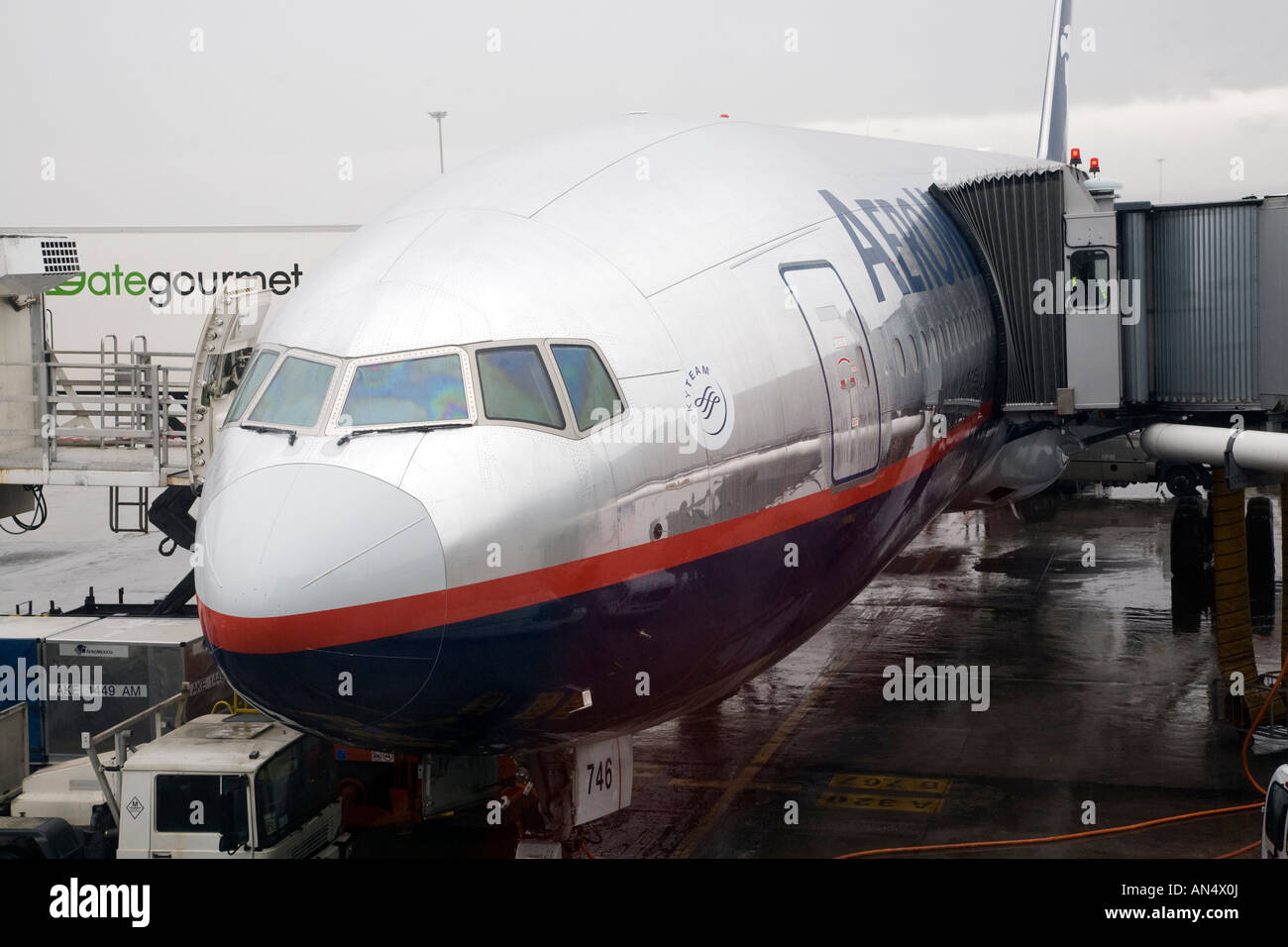 Nose of airplane hi-res stock photography and images - Alamy