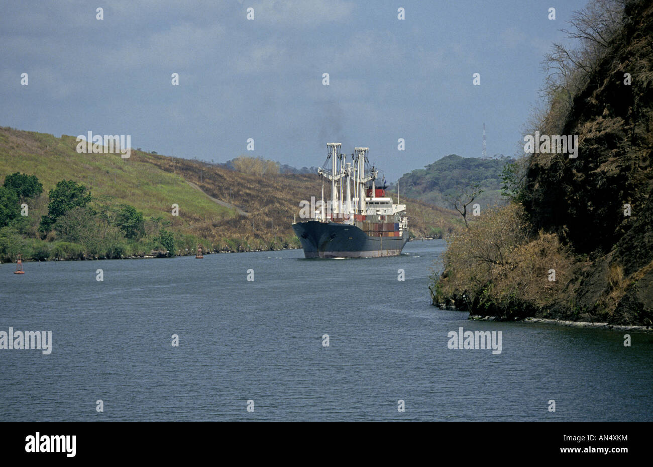 Ships sailing through water hi-res stock photography and images - Alamy