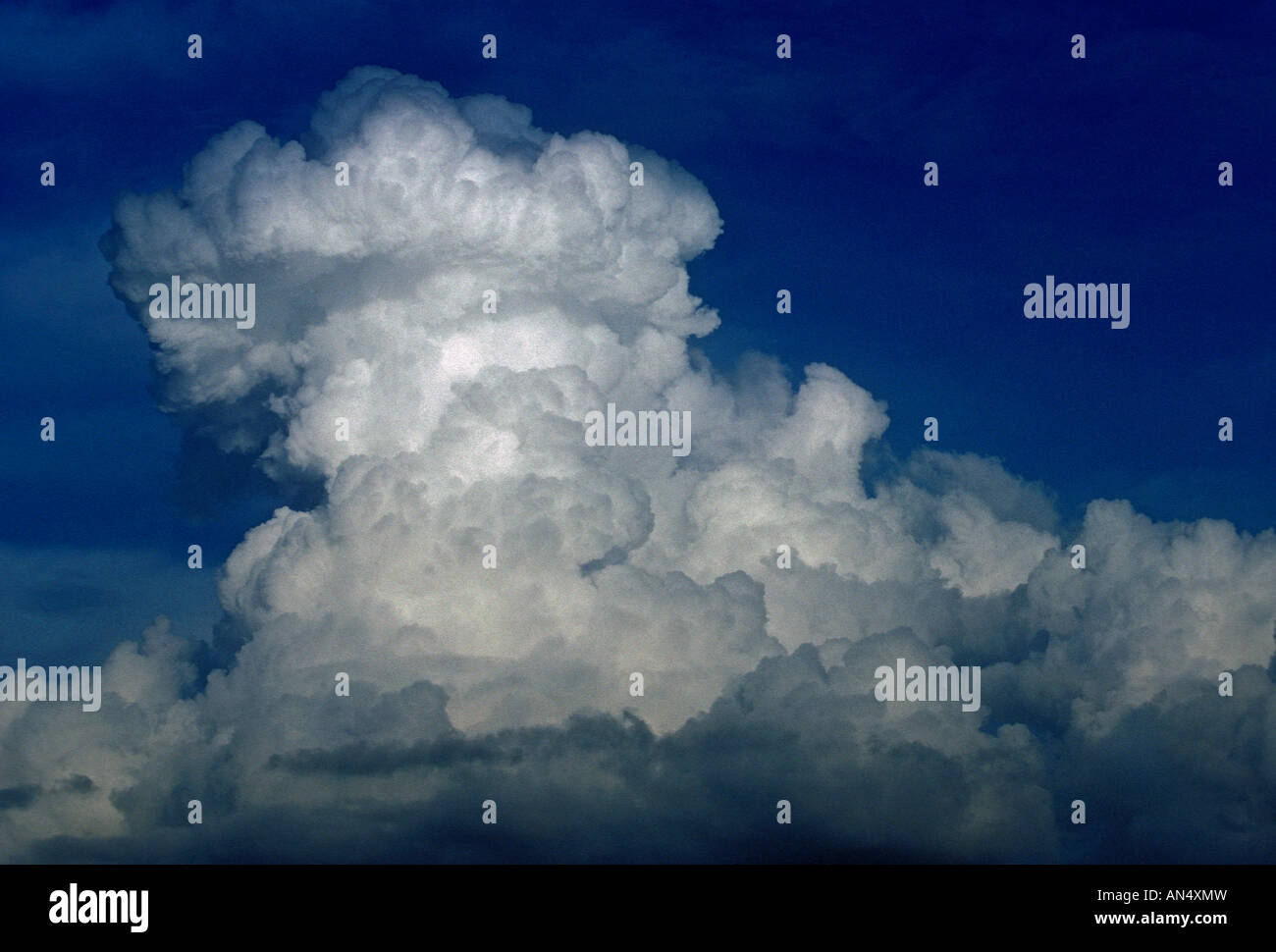 Cumulonimbus calvus hi-res stock photography and images - Alamy