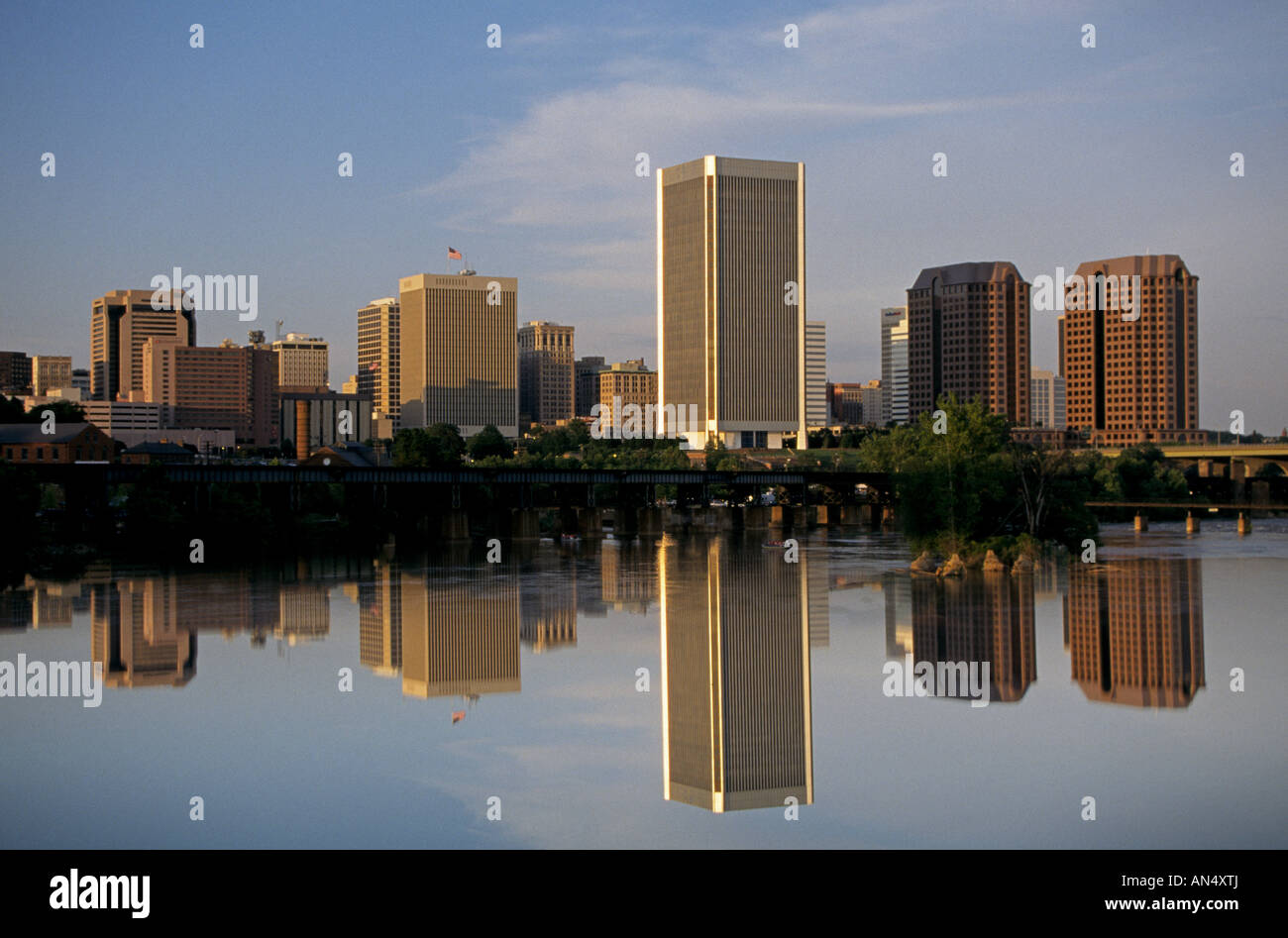 James river art hi-res stock photography and images - Alamy