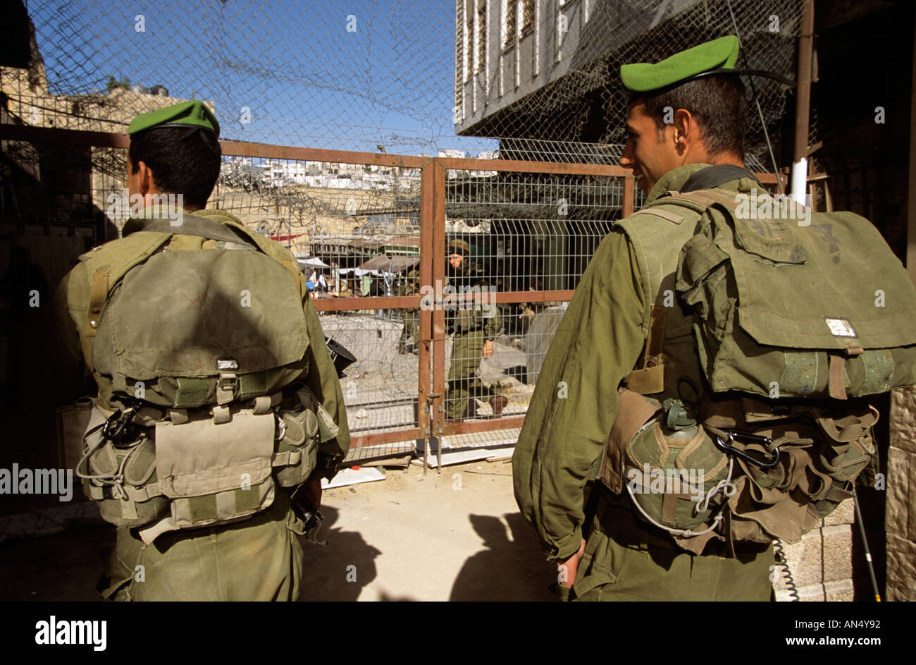 Israeli soldiers in Jewish settlement Hebron Stock Photo - Alamy