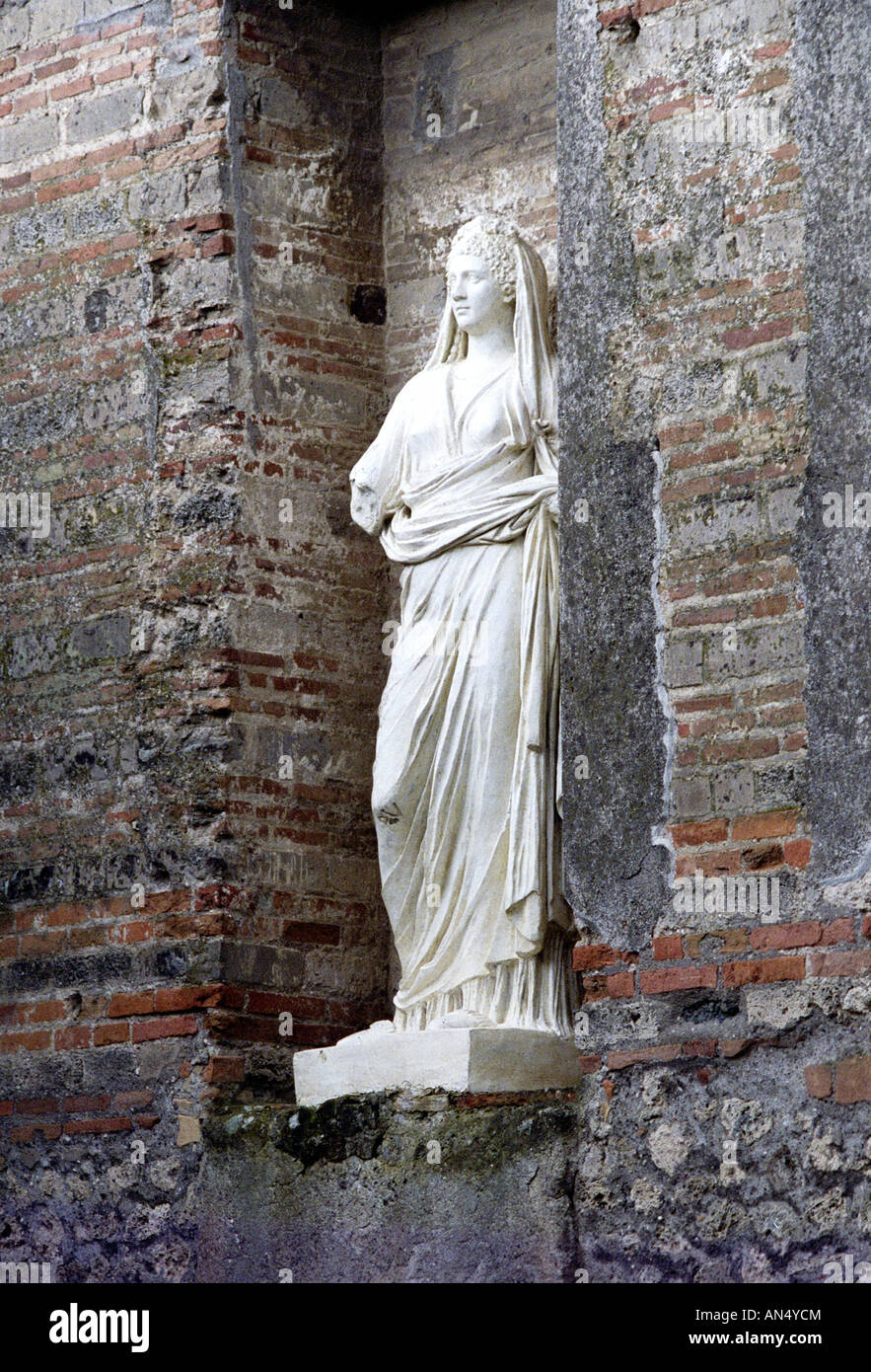 Statue female in robe ancient hi-res stock photography and images - Alamy