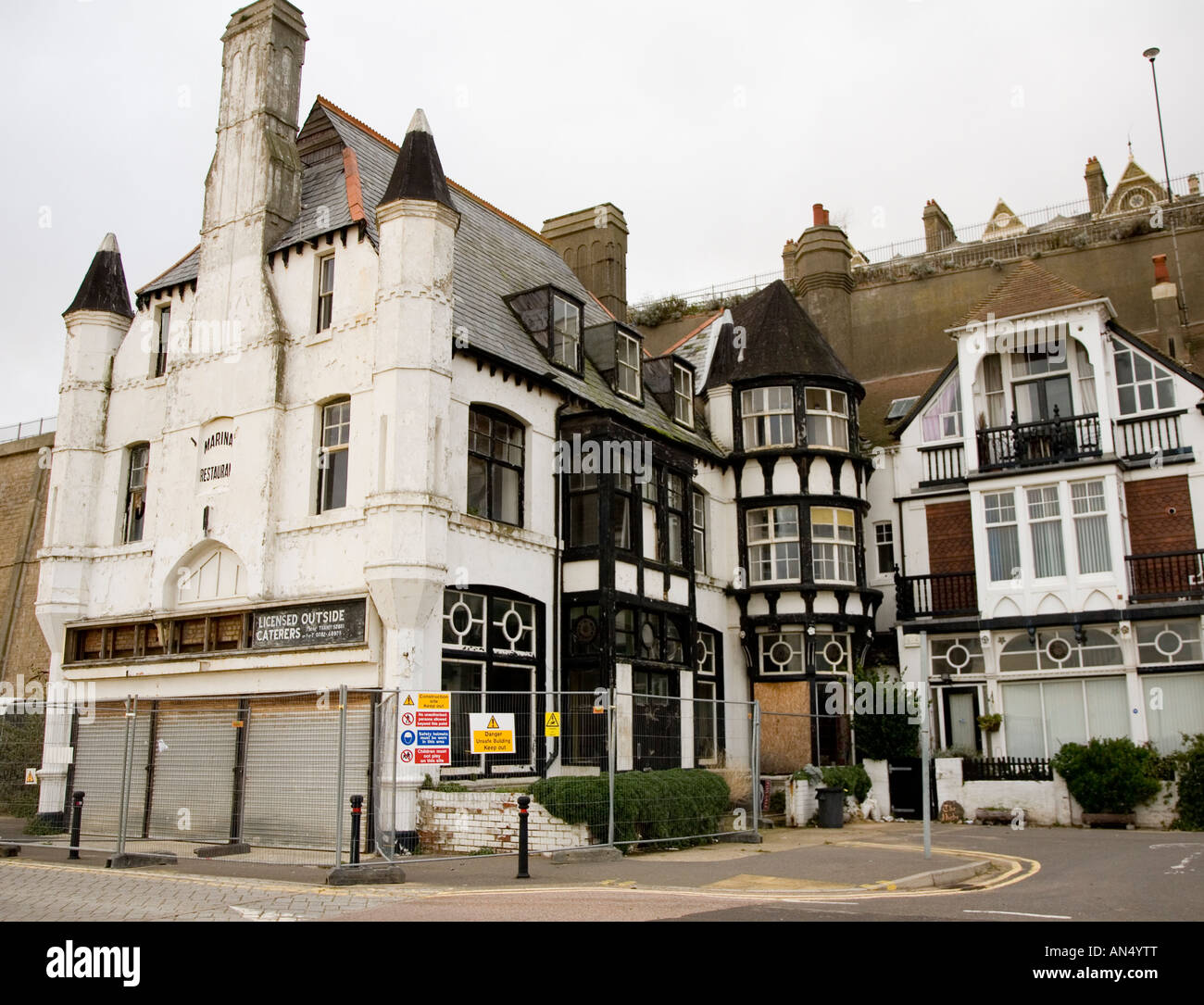 Victorian spooky house hi-res stock photography and images - Alamy