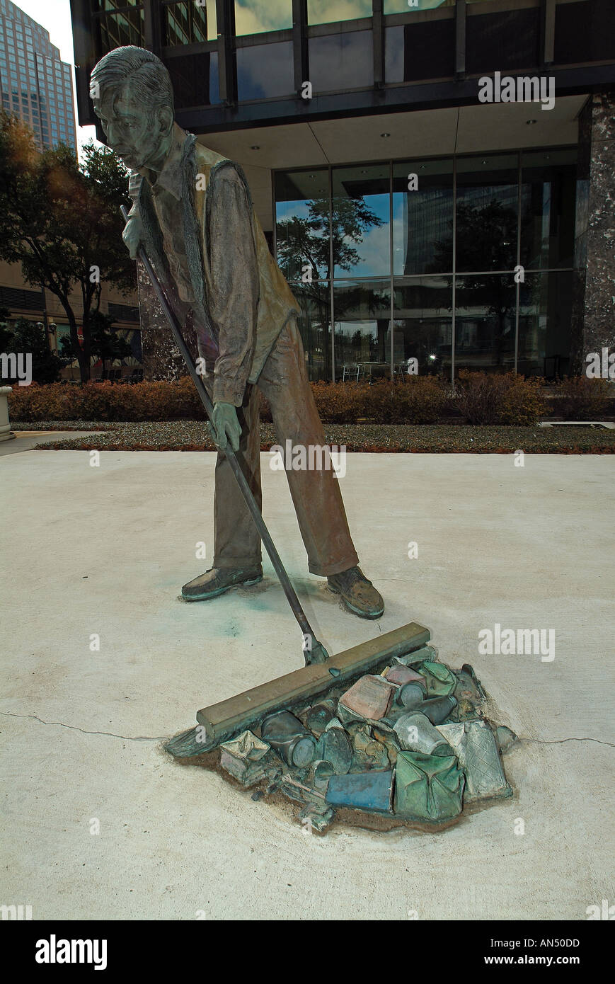 Statue of a roadsweepers, Dallas downtown Stock Photo - Alamy