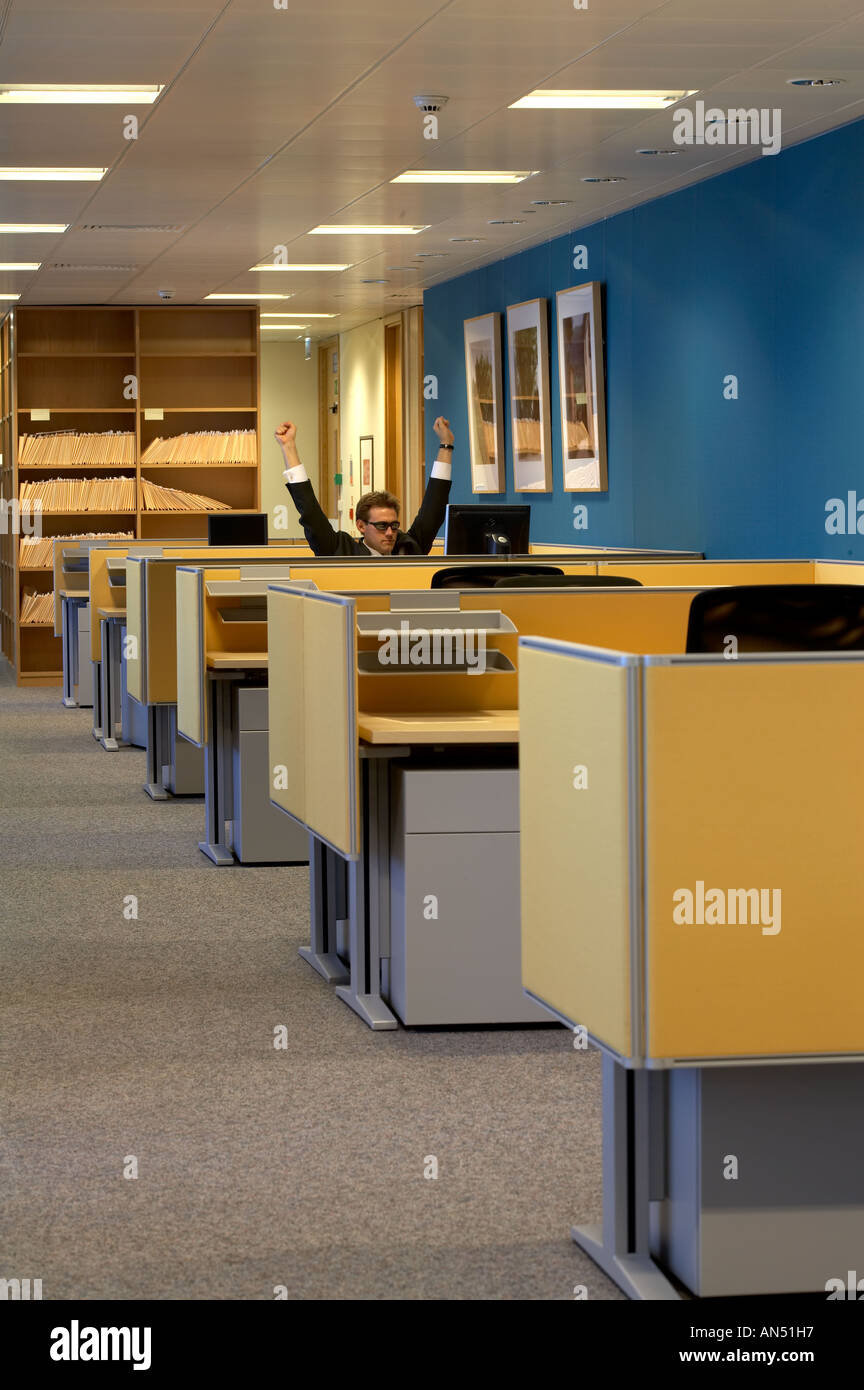 Office employee cubicles hi-res stock photography and images - Alamy