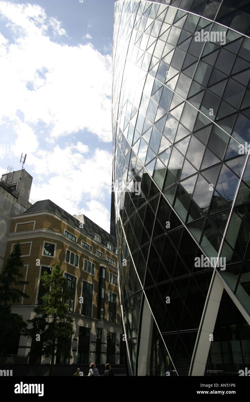 London Gherkin (aka Swiss Re building), 30 St Mary Axe, London, England ...