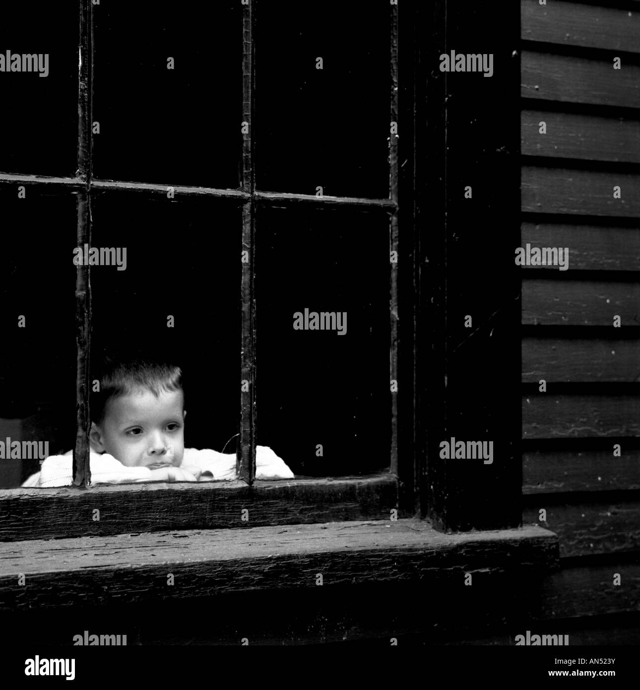 Boy black and white window hi-res stock photography and images - Alamy