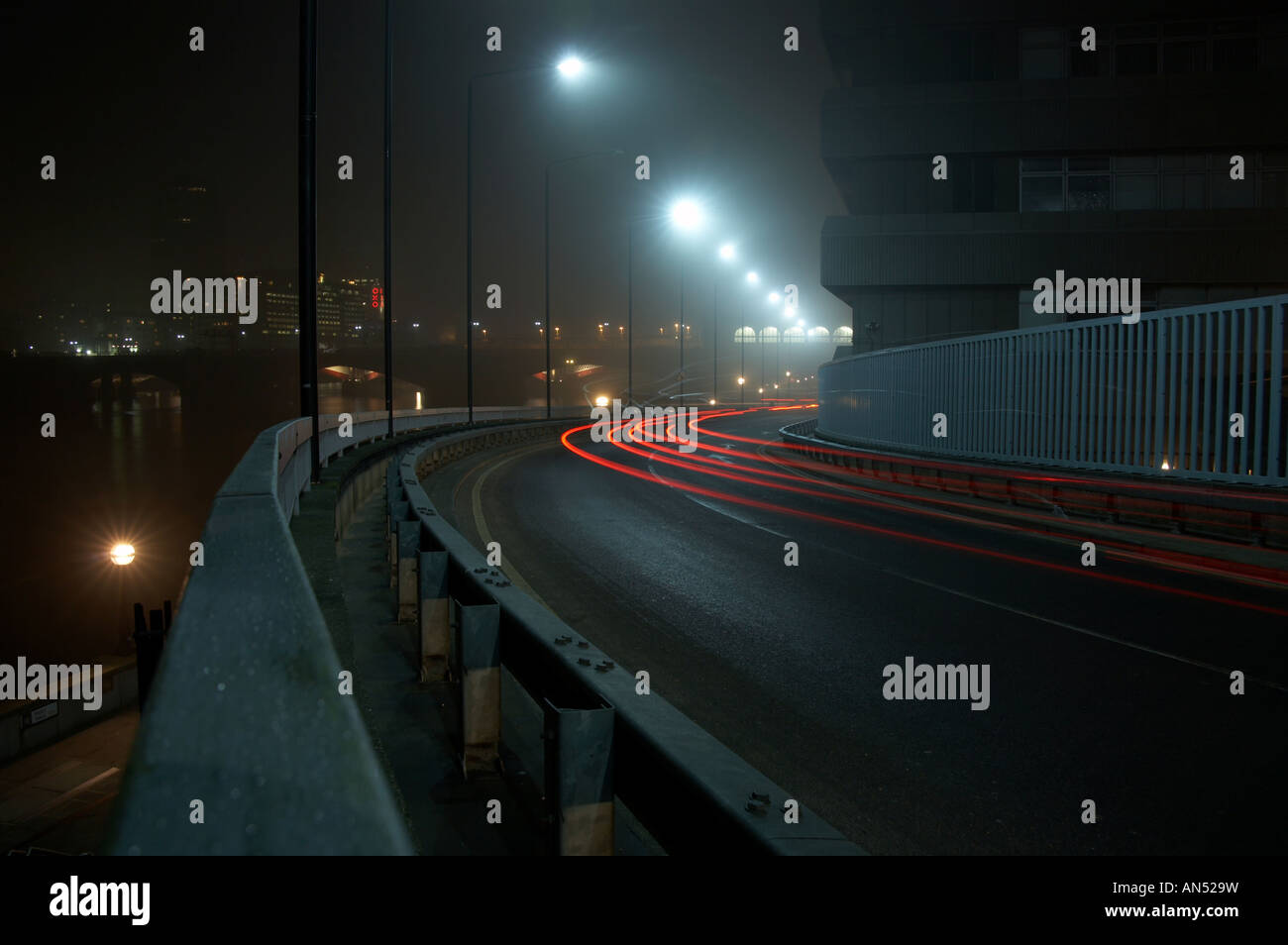 Dark night london hi-res stock photography and images - Alamy