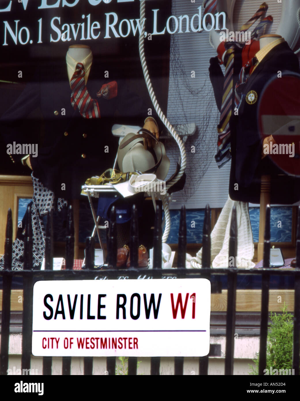 Savile row suits hi-res stock photography and images - Alamy