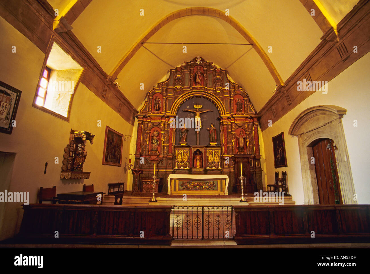 California Carmel Mission San Carlos Borromeo Rio Carmelo interior ...