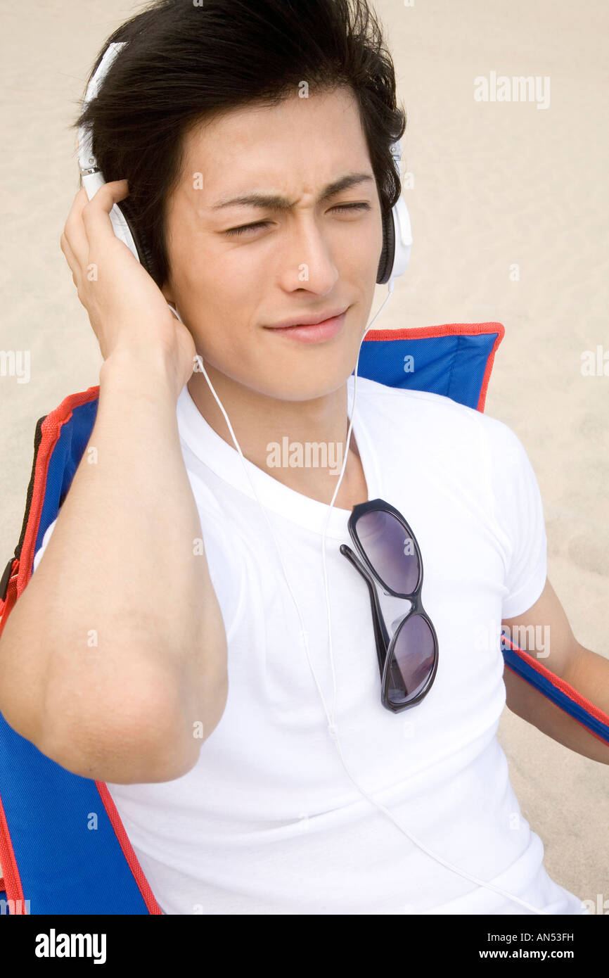 Japanese man listening to music Stock Photo - Alamy