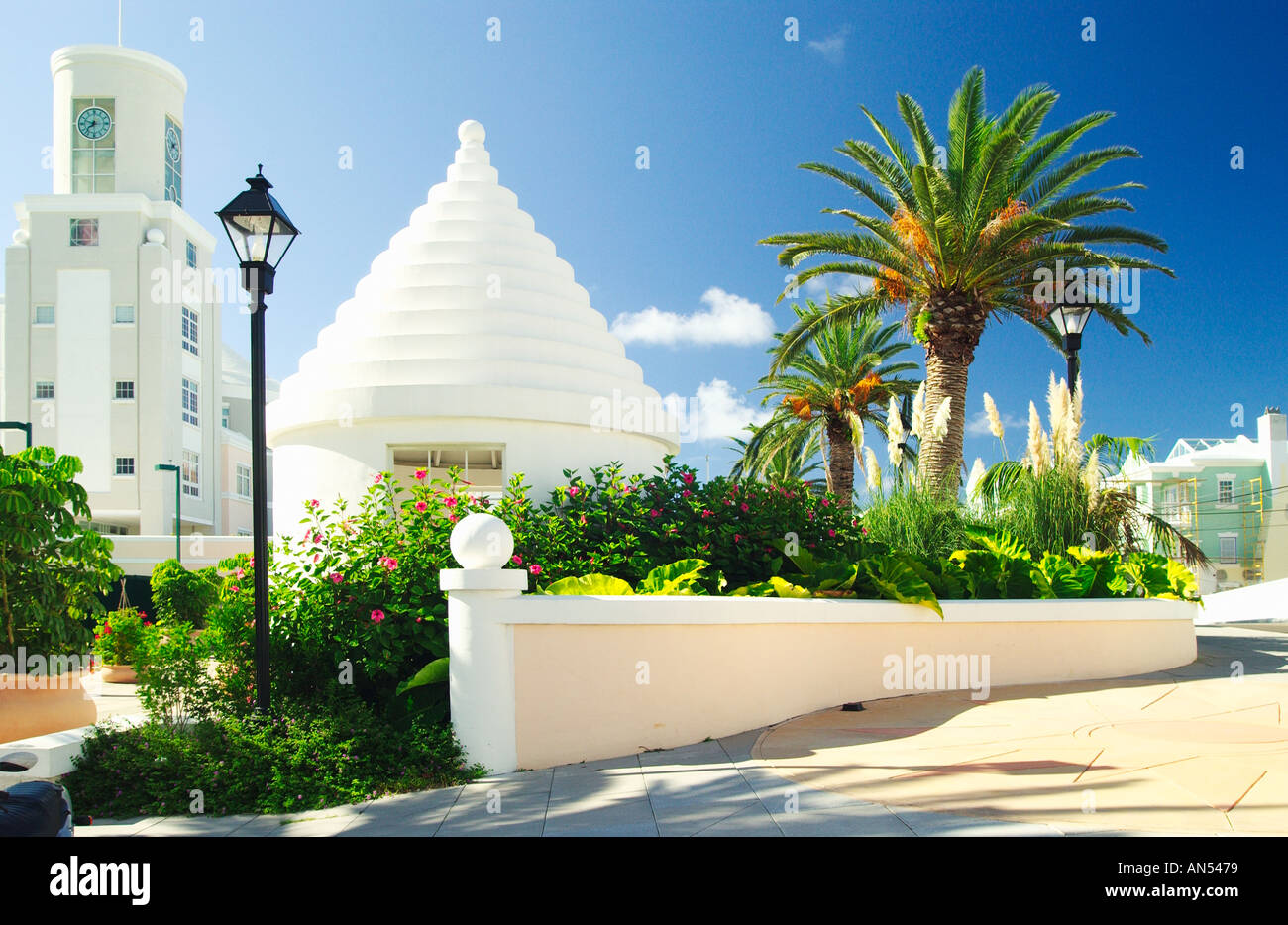 Bermuda courtyard hi-res stock photography and images - Alamy