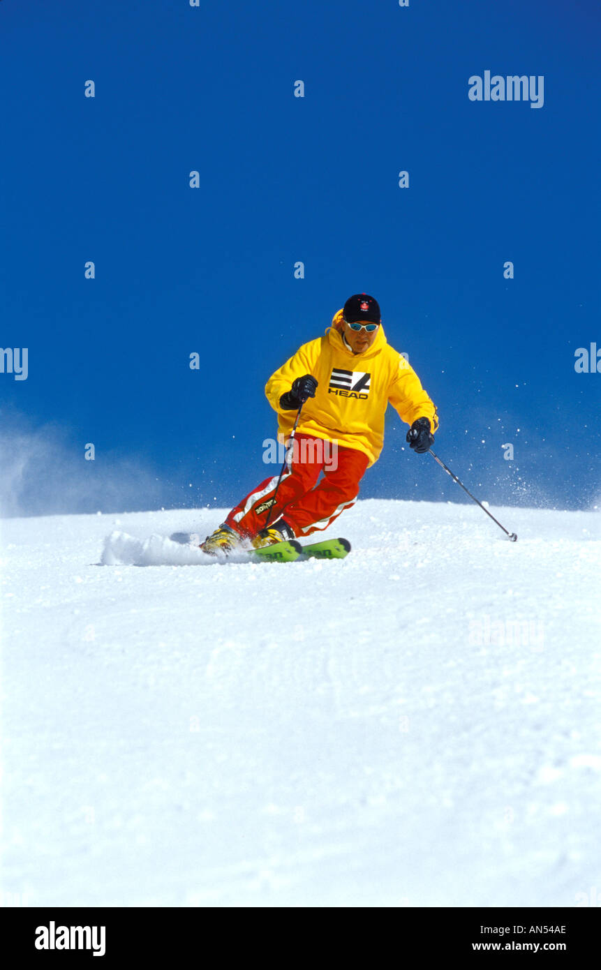 Homme neige hi-res stock photography and images - Alamy
