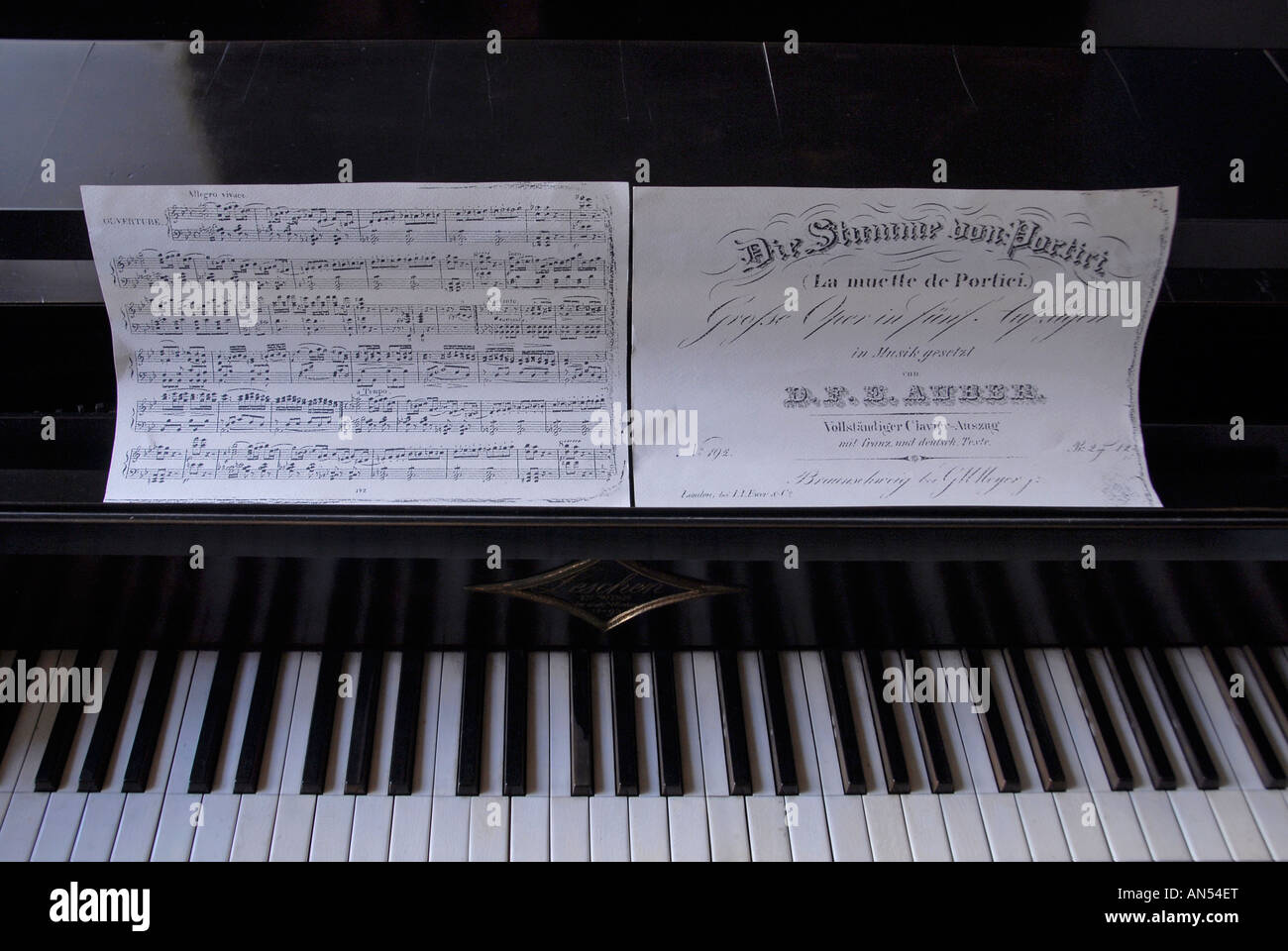 Vintage piano keys hi-res stock photography and images - Alamy