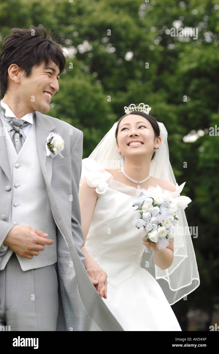 Smiling bridal couple Stock Photo - Alamy