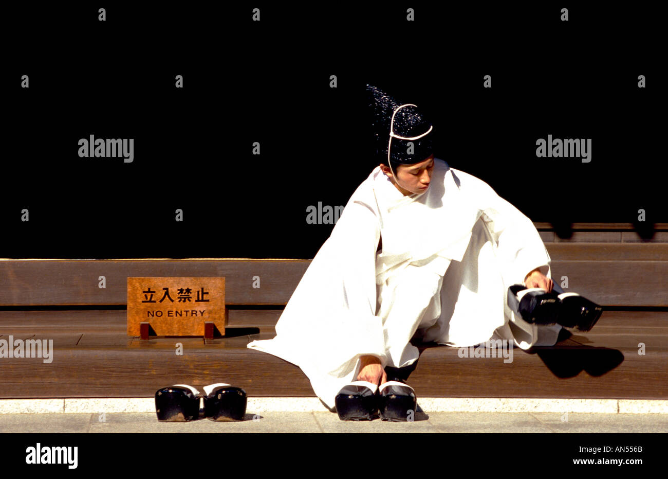 Shintoism japan priest hi-res stock photography and images - Alamy