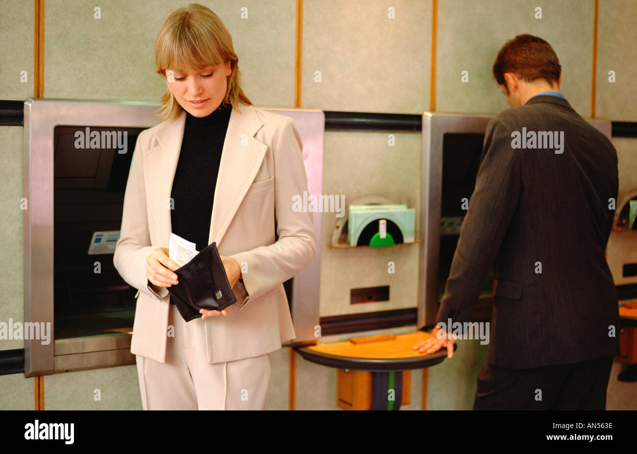 Cajero automatico hi-res stock photography and images - Alamy