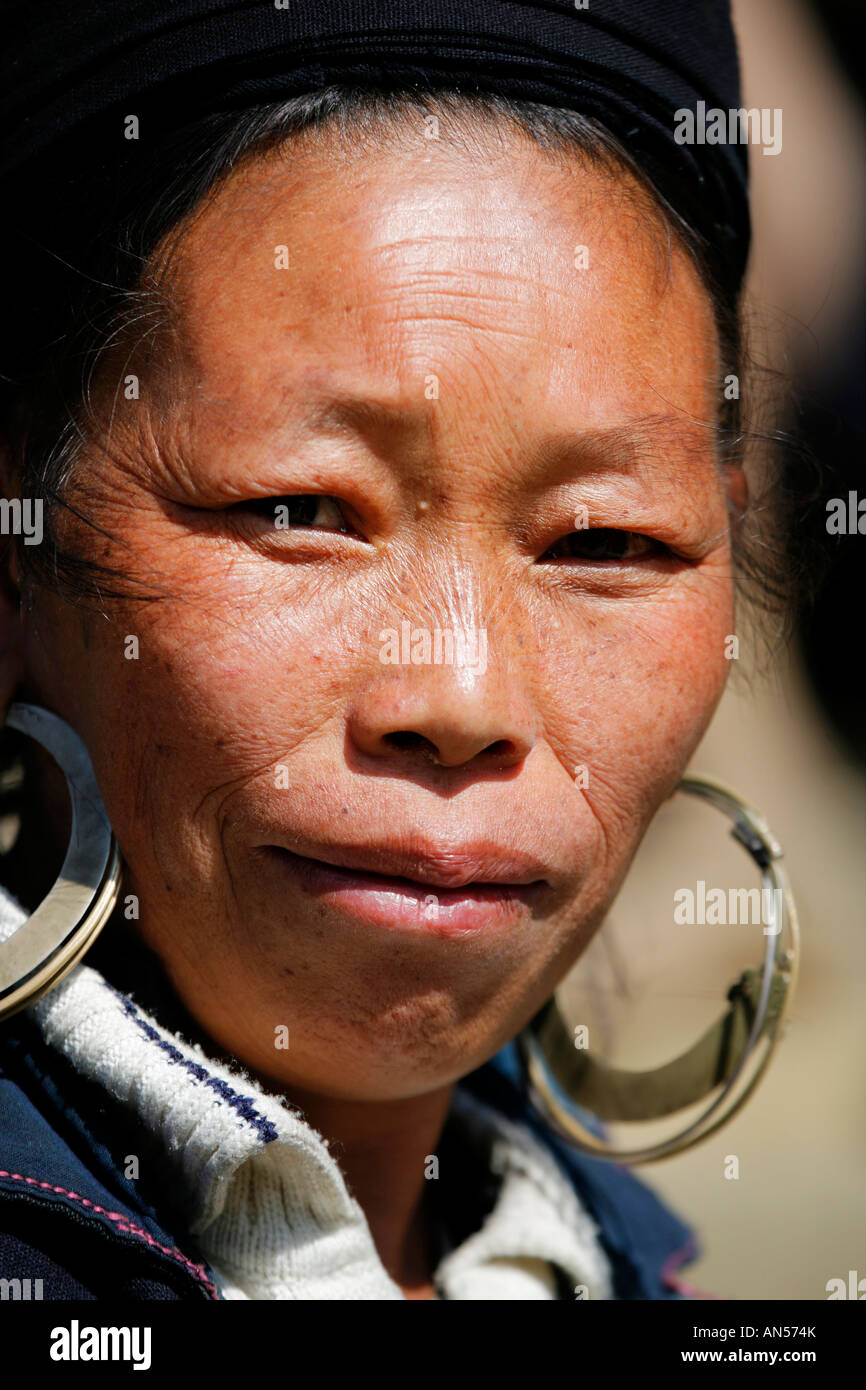 Portrait of a Black Hmong woman in Sapa, Northern Vietnam Stock Photo ...