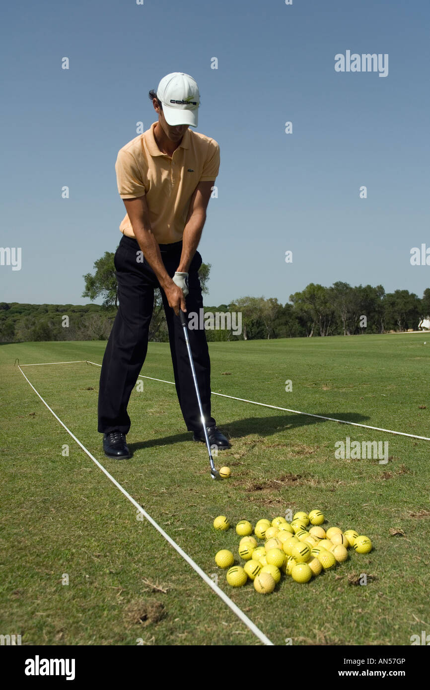 profesional golfer practicing Stock Photo - Alamy
