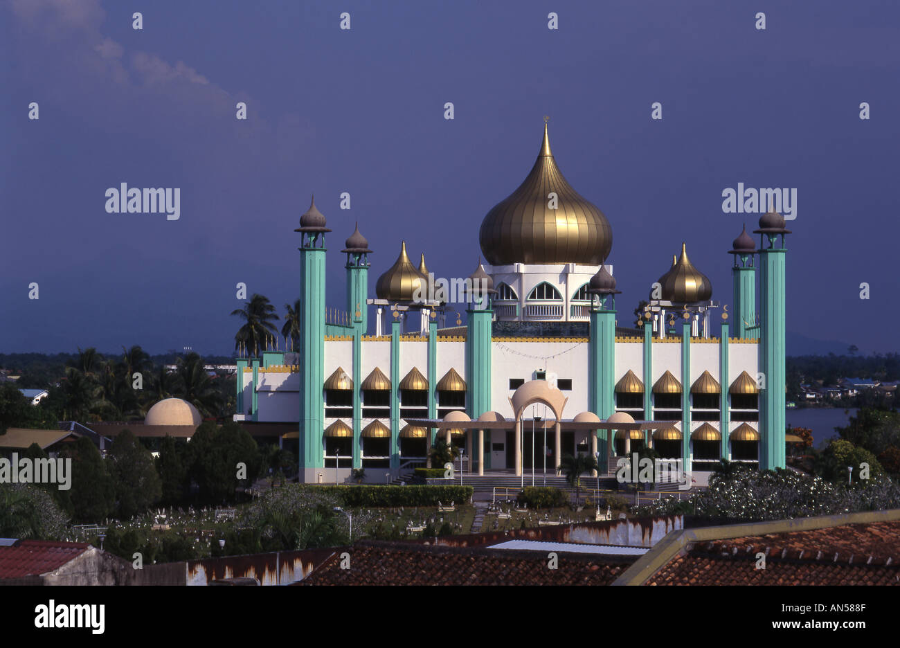 Borneo Malaysia Sarawak Kuching Kuching Mosque Stock Photo - Alamy