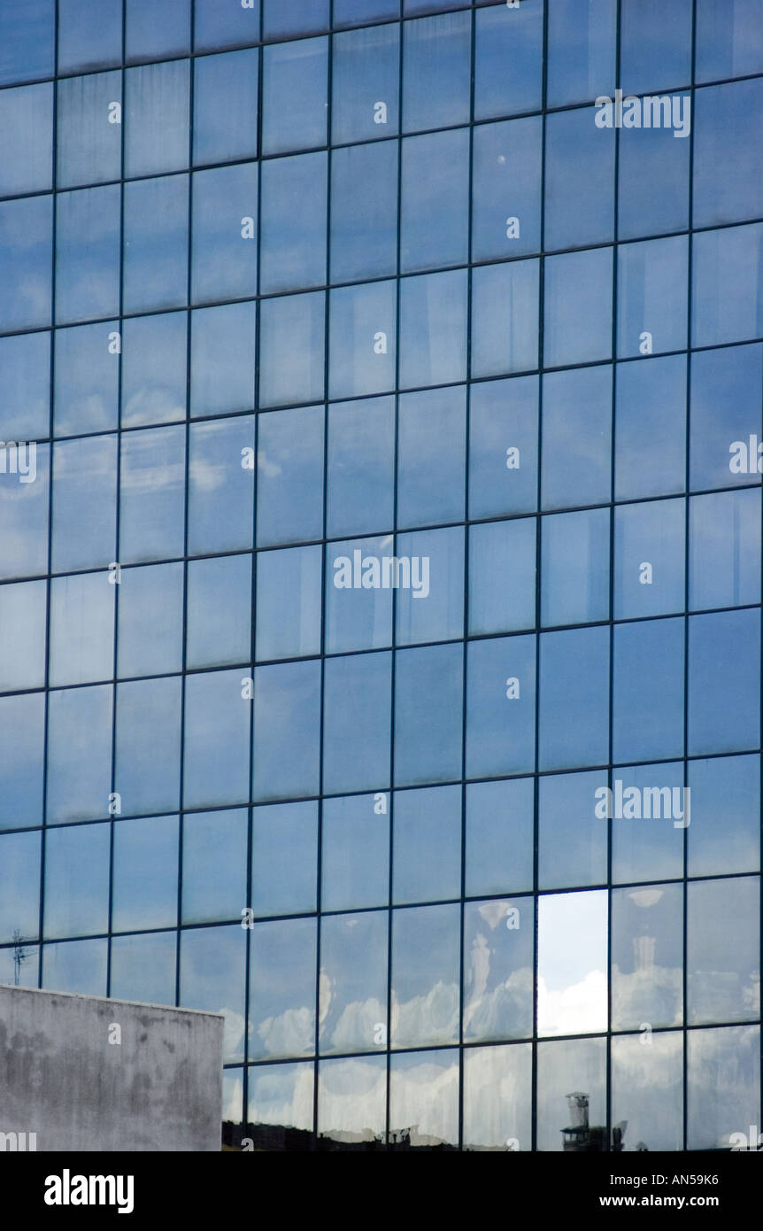 Milan skyline glass hi-res stock photography and images - Alamy