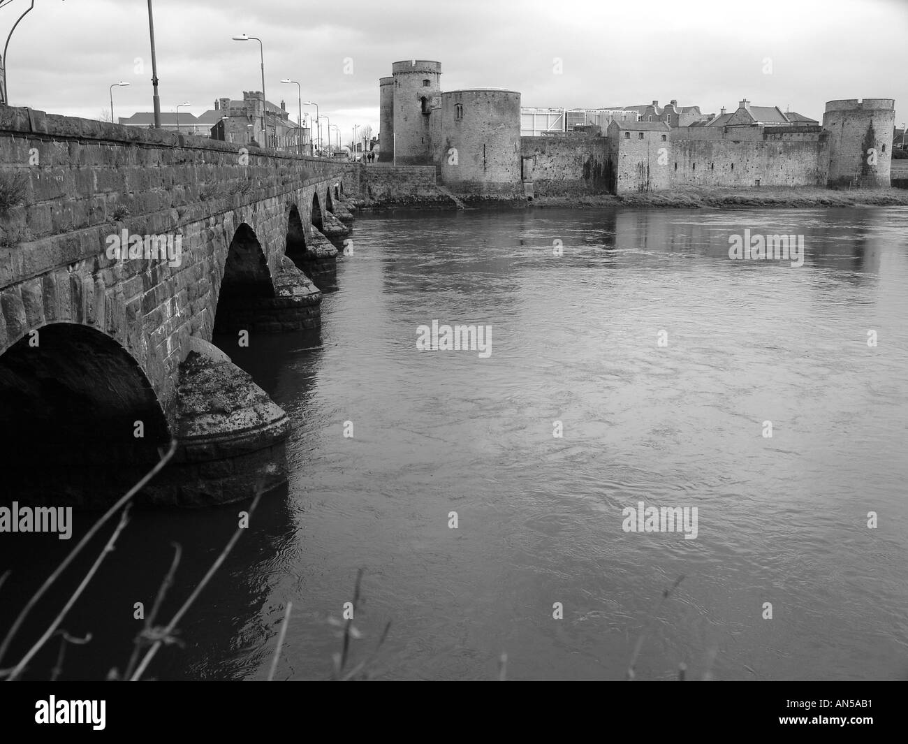 Old stone bridge ireland Black and White Stock Photos & Images - Alamy