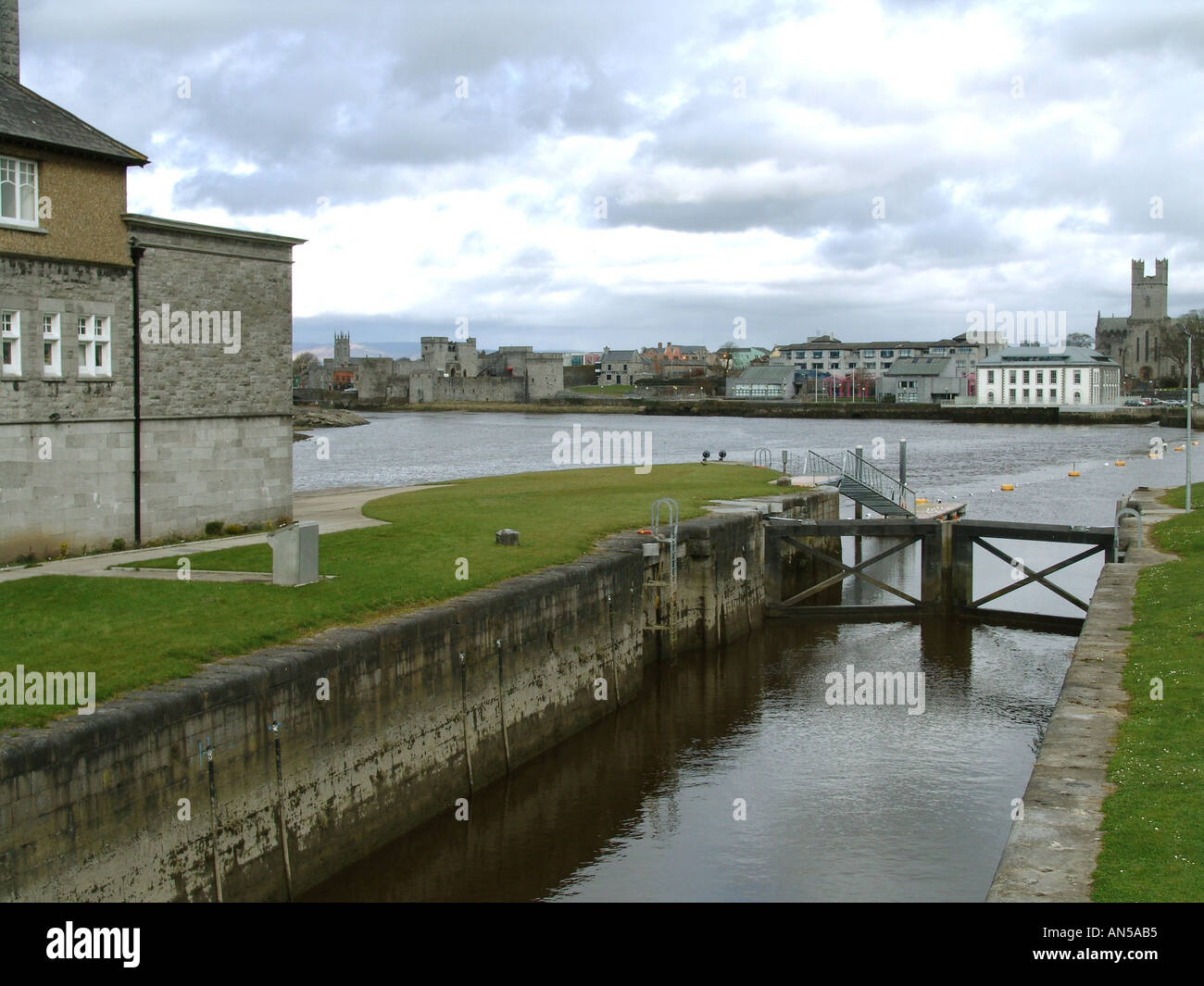 Marina gate mechanism hi-res stock photography and images - Alamy