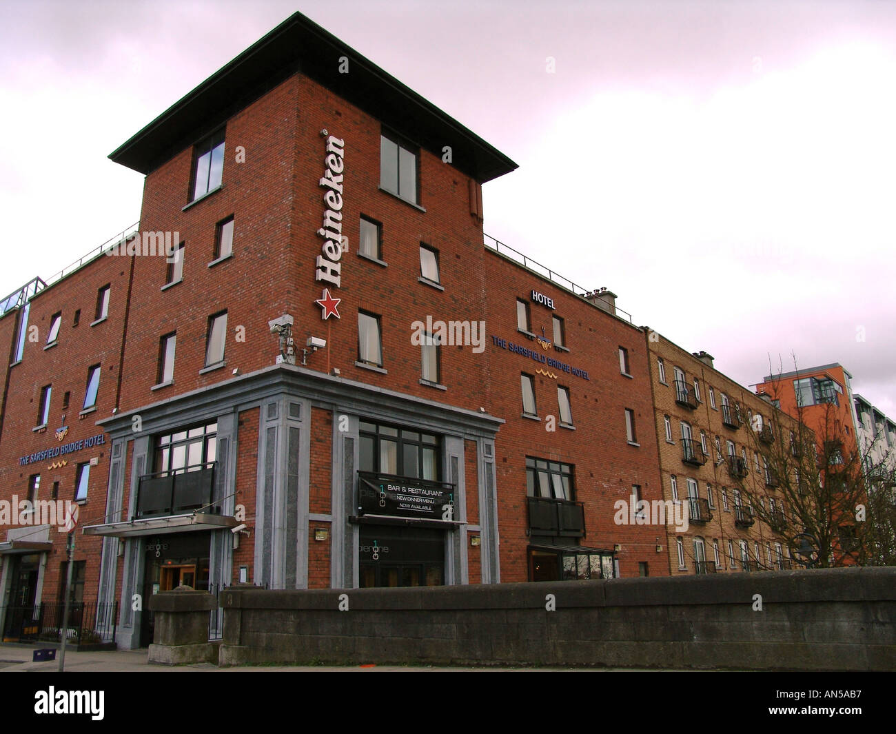 The Sarsfield Bridge Hotel at Limerick County Ireland EU 2004 Stock ...