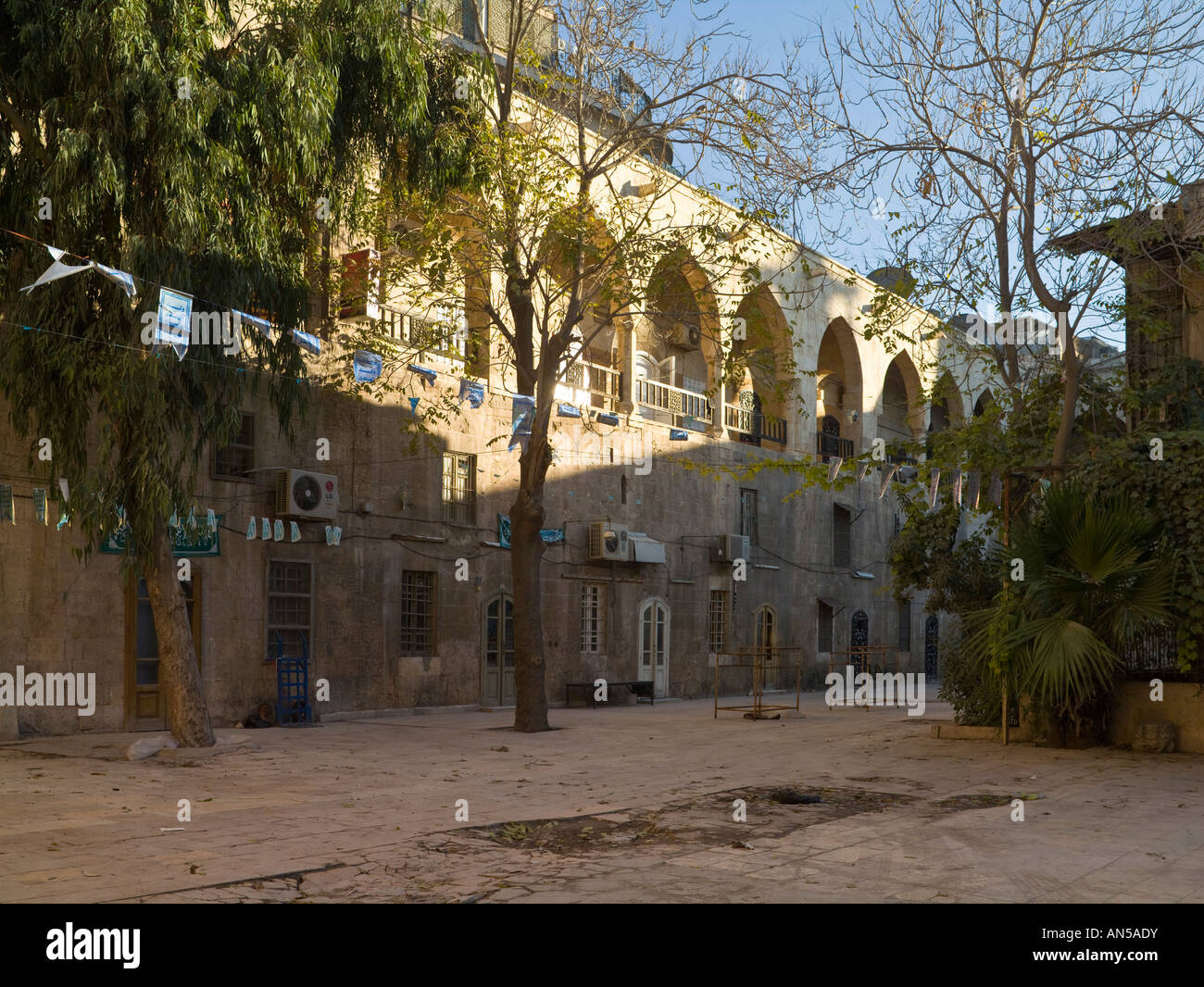 interior courtyard, Khan al-Wazir, Aleppo, Syria Stock Photo - Alamy