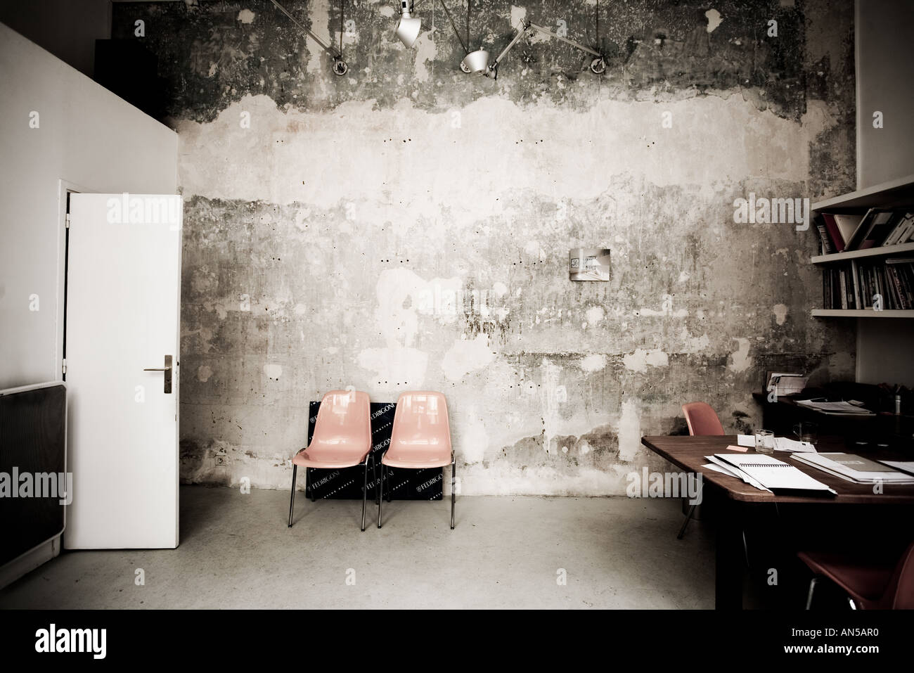 Wall scraped outside hi-res stock photography and images - Alamy