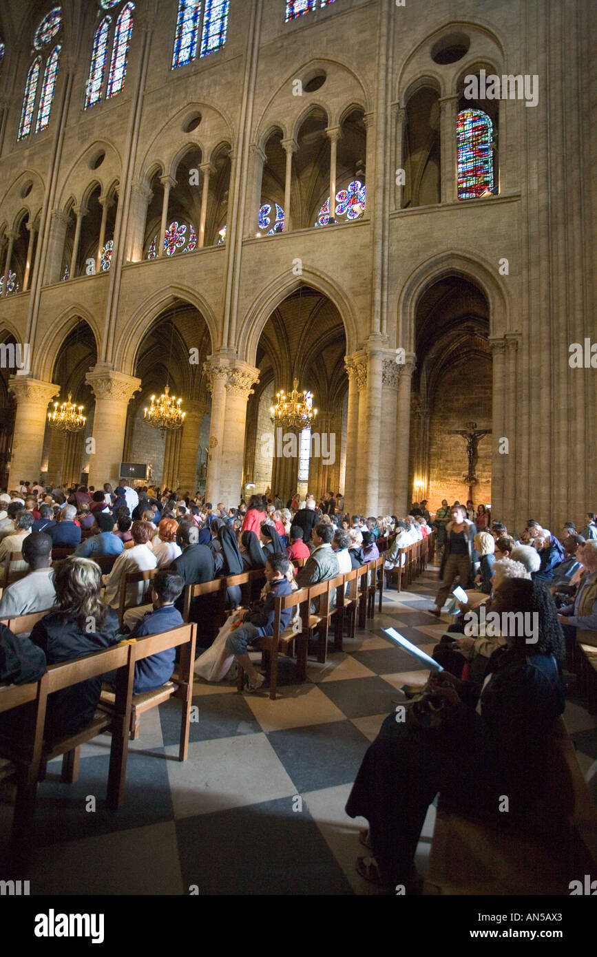 mass in notre dame de paris Stock Photo - Alamy