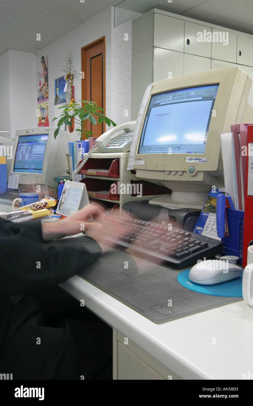 Speed typist hi-res stock photography and images - Alamy