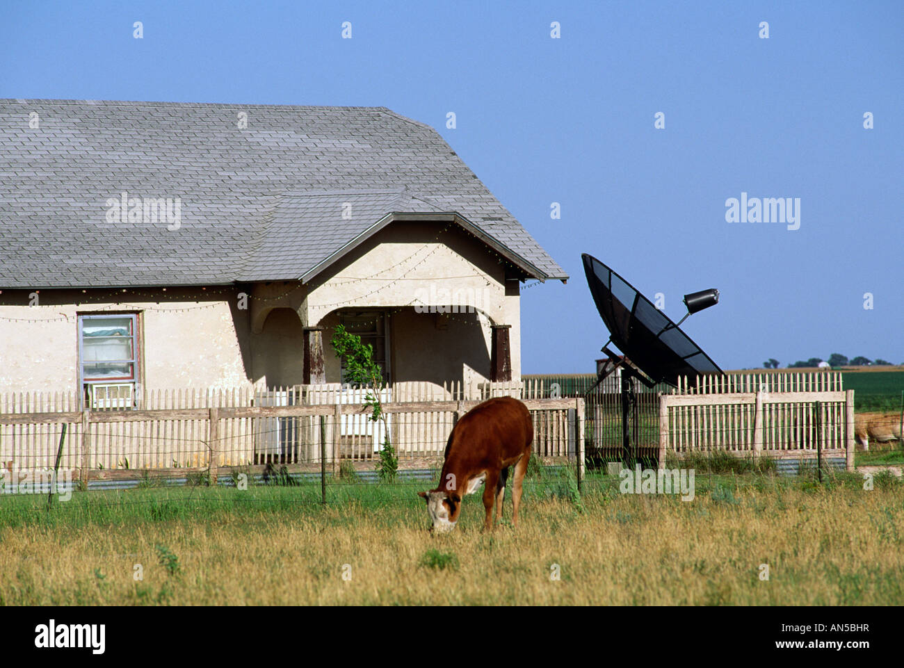Satellite antenna farm hi-res stock photography and images - Alamy