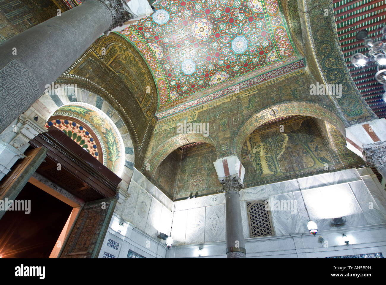 vestibule behind West door, Bab al-Barid, of Great Mosque of Damascus ...