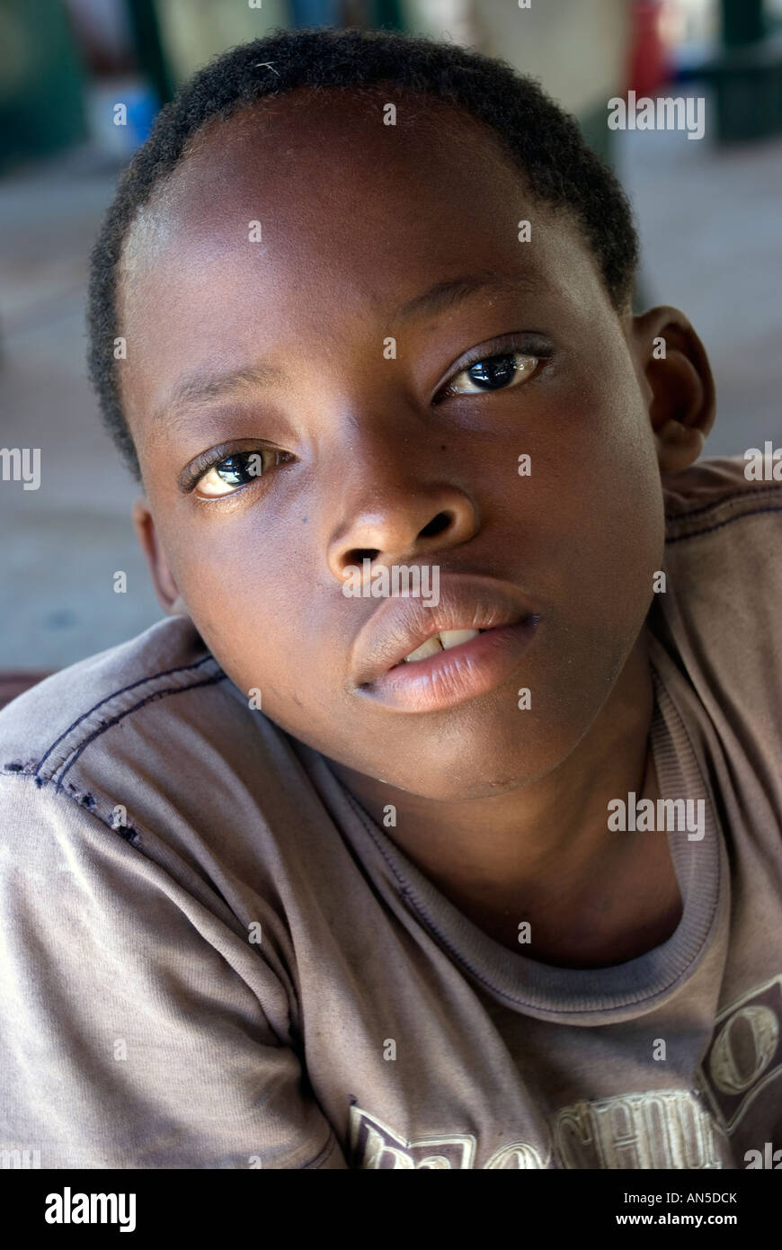 Teenage black boy smiling face hi-res stock photography and images - Alamy