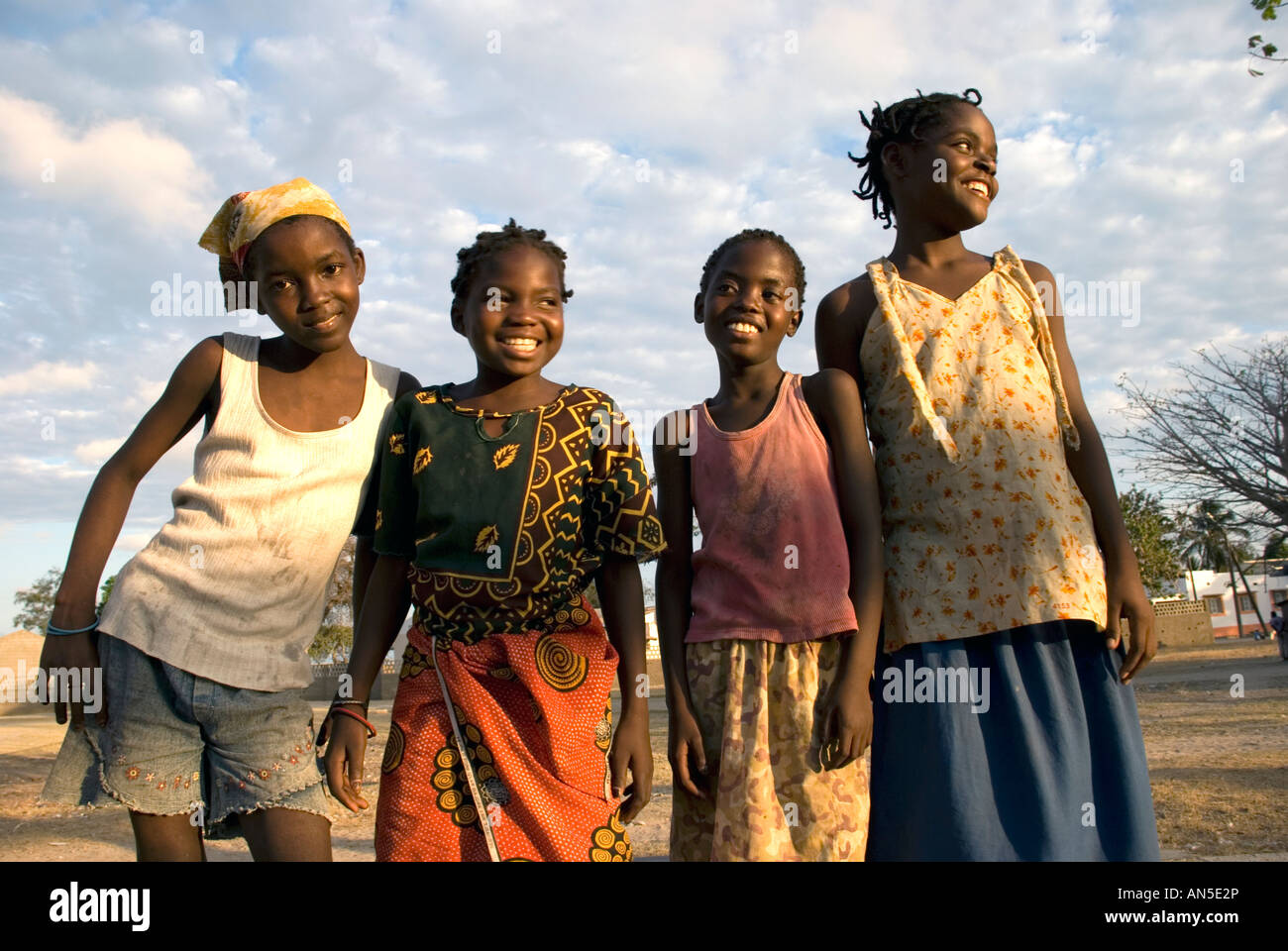 local girls, ilha de mozambique Stock Photo - Alamy